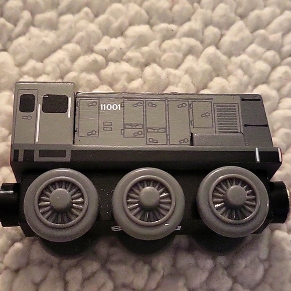 Thomas & Friends | Toys | Dennis Wooden Train Thomas The Train Friends ...